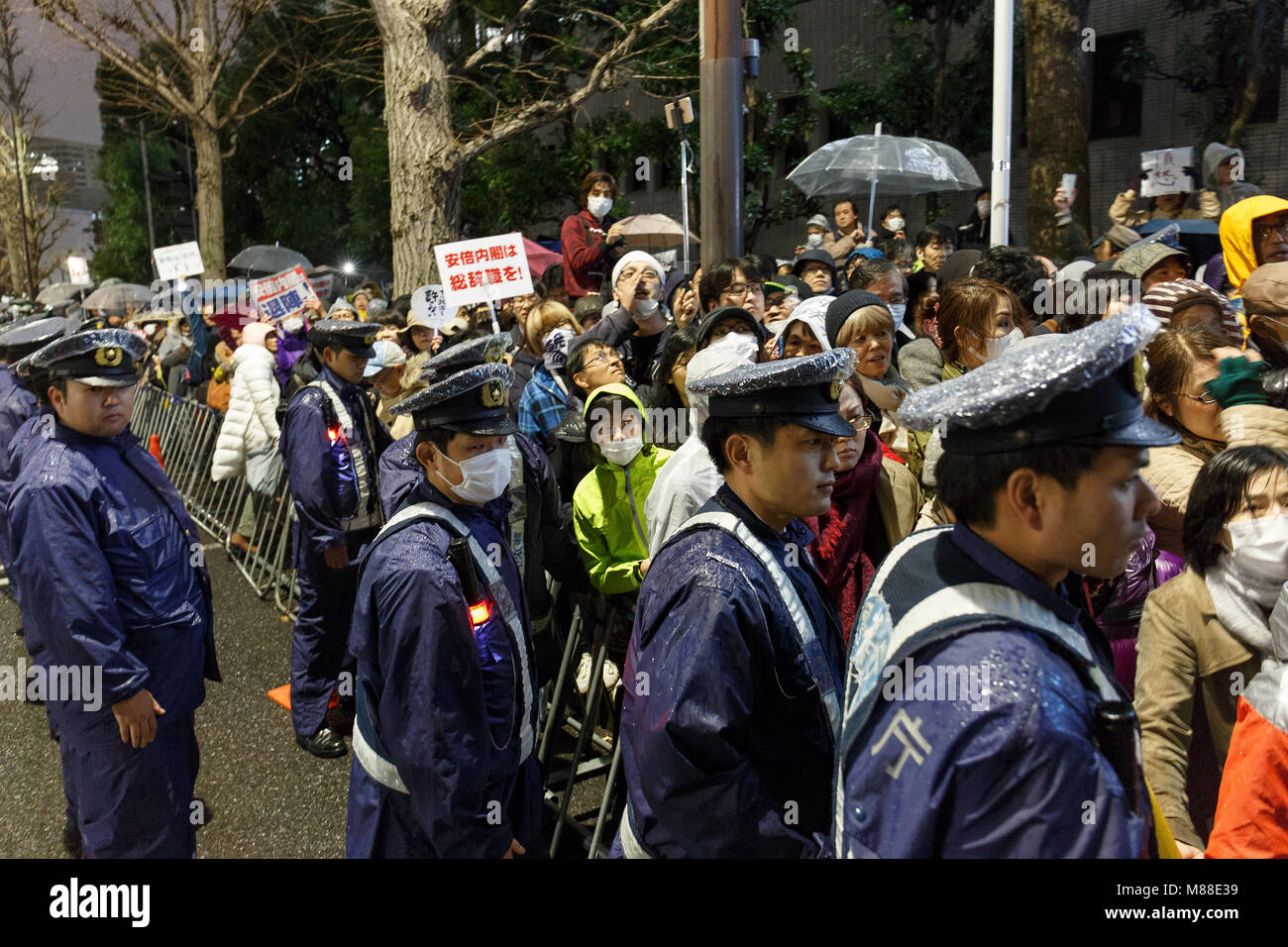 Tokyo Metropolitan Police restraints the access to the Prime Minister's ...