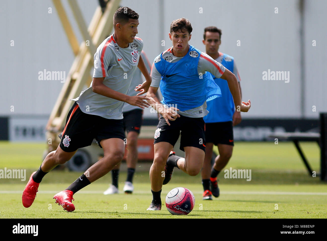 SÃO PAULO, SP - 16.03.2018: TREINO DO CORINTHIANS - Matheus Matias and ...