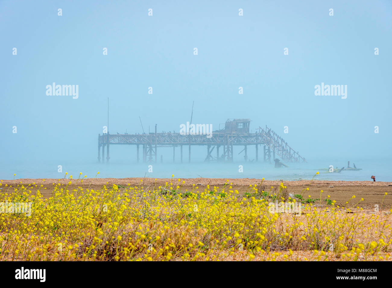Old oil rig hi-res stock photography and images - Alamy