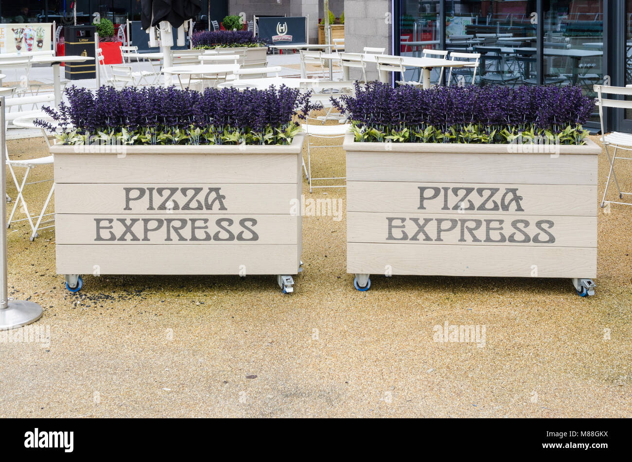Pizza express sign hi-res stock photography and images - Alamy