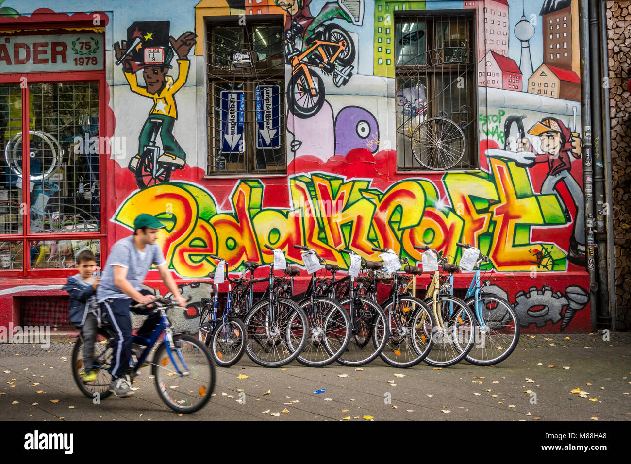 Graffiti and painted buildings in Wrangelkiez, a Kiez (small ...