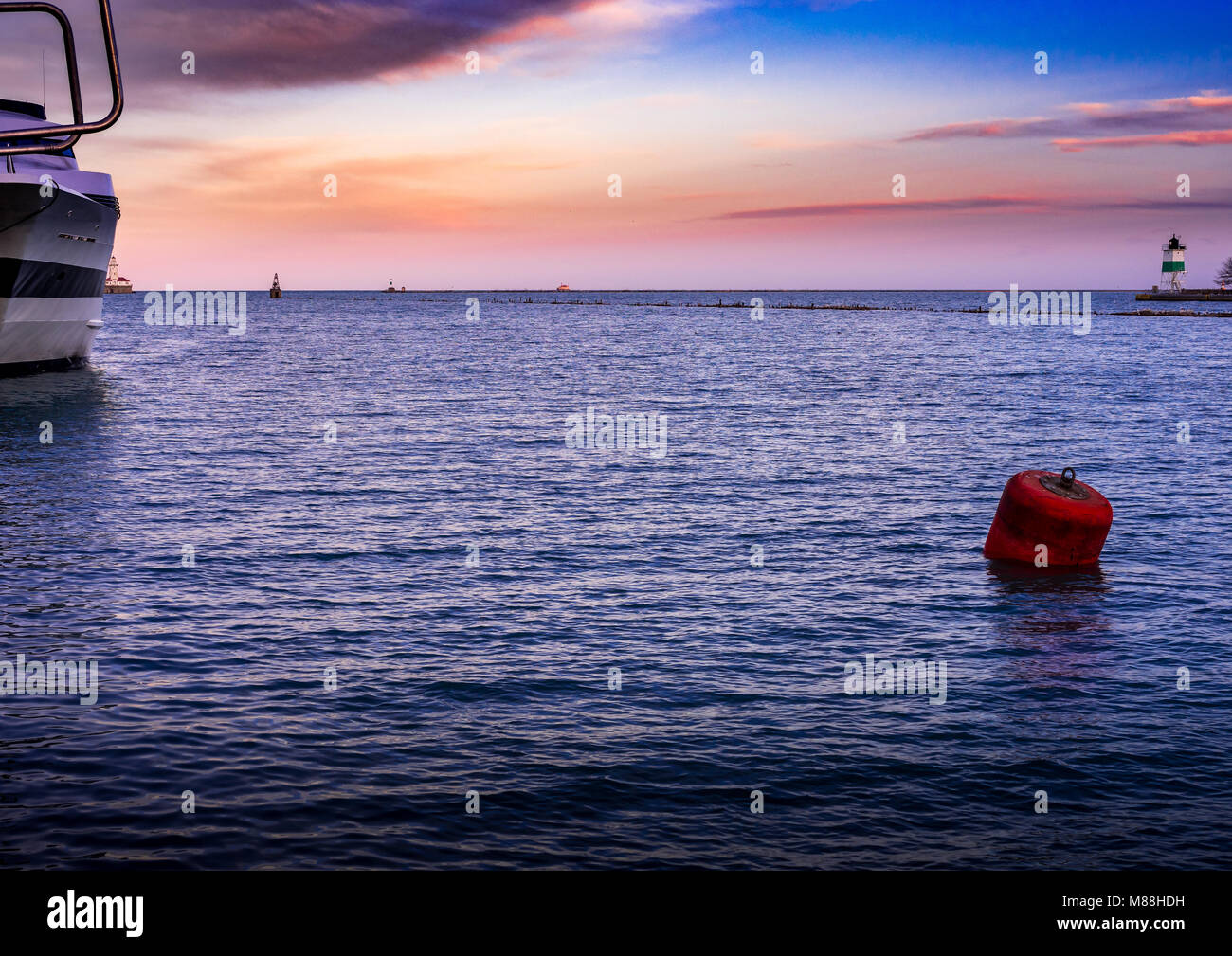 Chicago navy pier boat hi-res stock photography and images - Alamy
