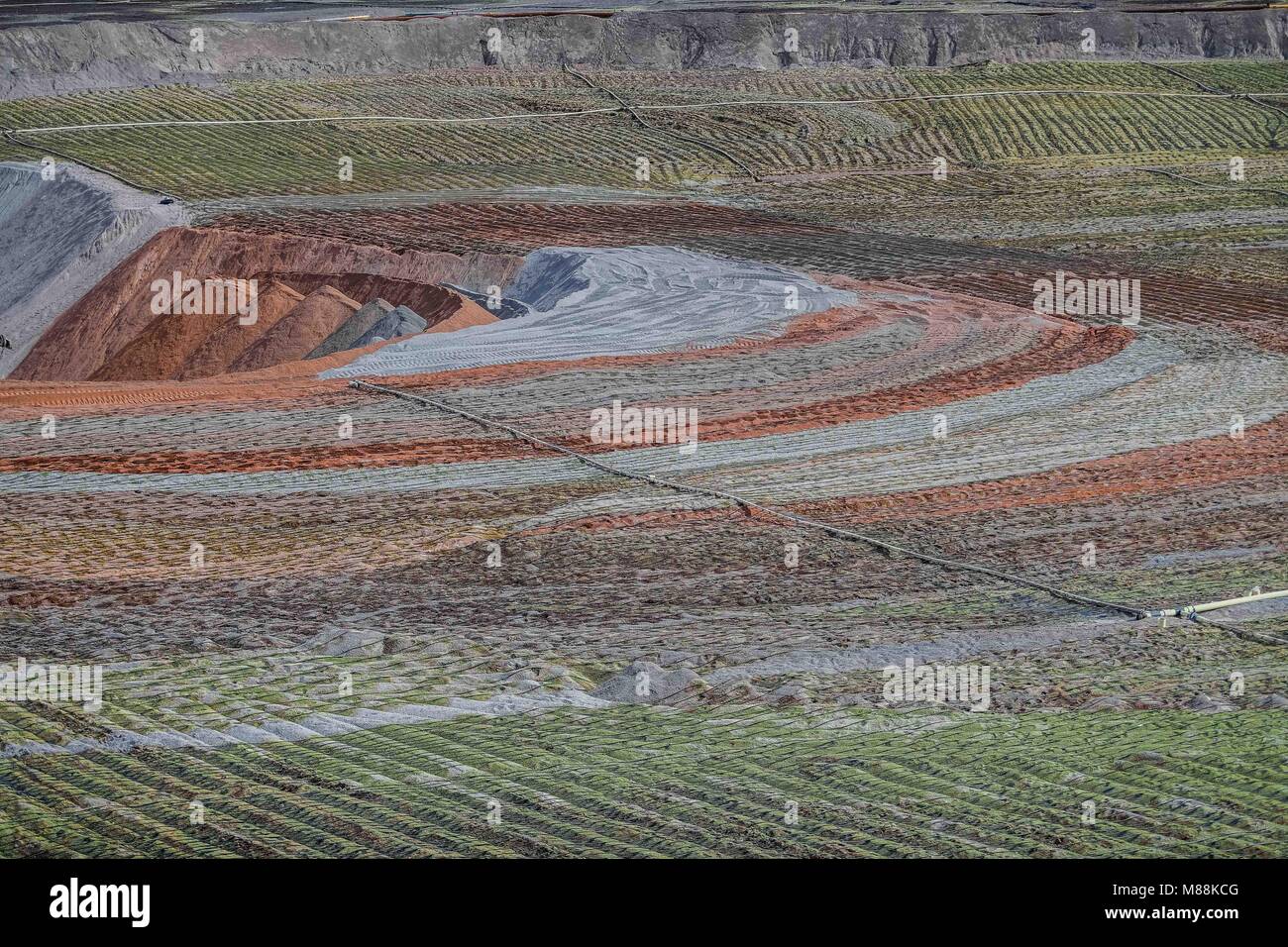 Leaching process Solid extraction of a rock based on solvent liquid ...