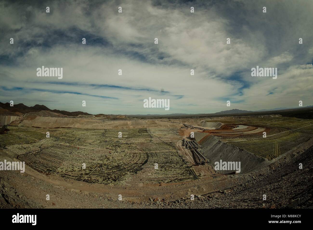 Leaching process Solid extraction of a rock based on solvent liquid ...