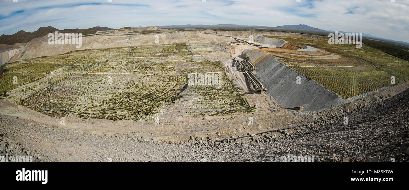 Leaching process Solid extraction of a rock based on solvent liquid ...