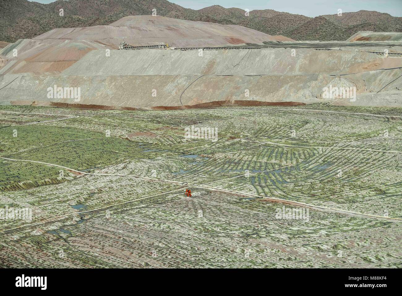 Leaching process Solid extraction of a rock based on solvent liquid ...
