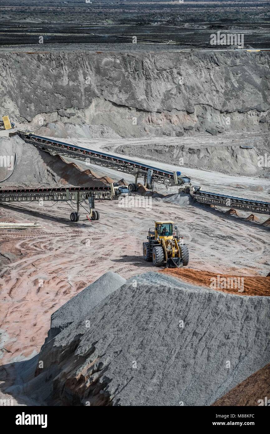 Leaching process Solid extraction of a rock based on solvent liquid ...