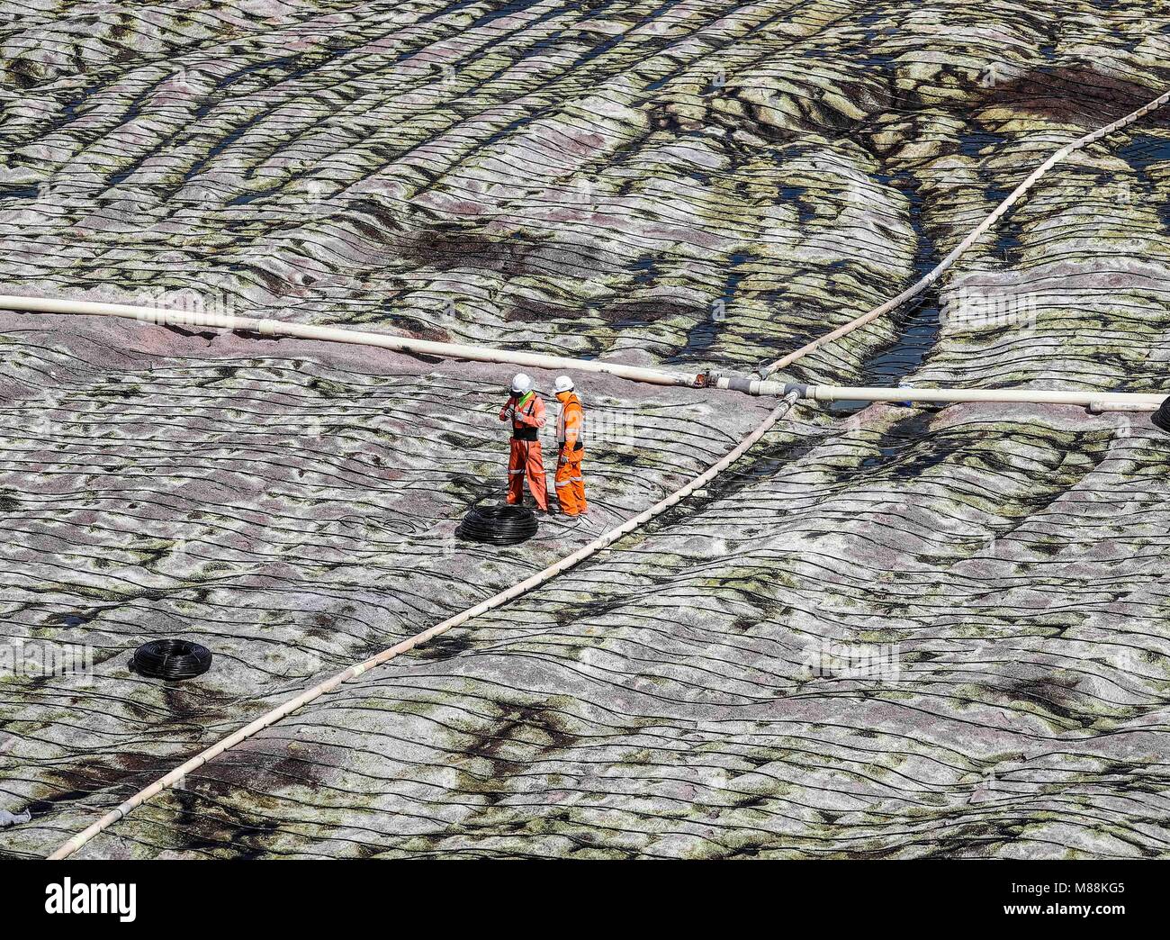 Leaching process Solid extraction of a rock based on solvent liquid ...