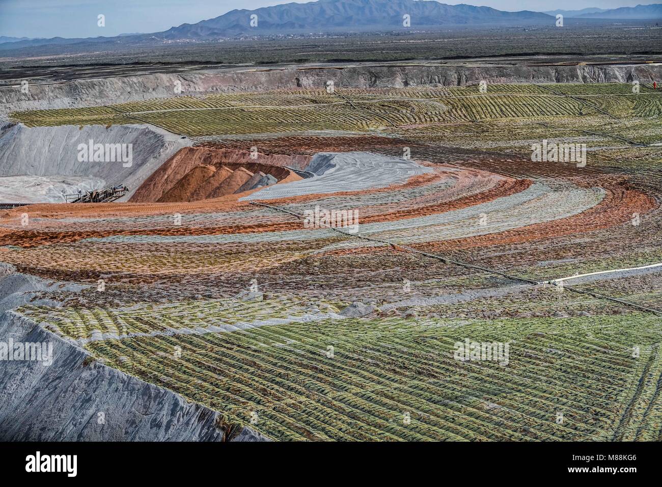 Leaching process Solid extraction of a rock based on solvent liquid ...