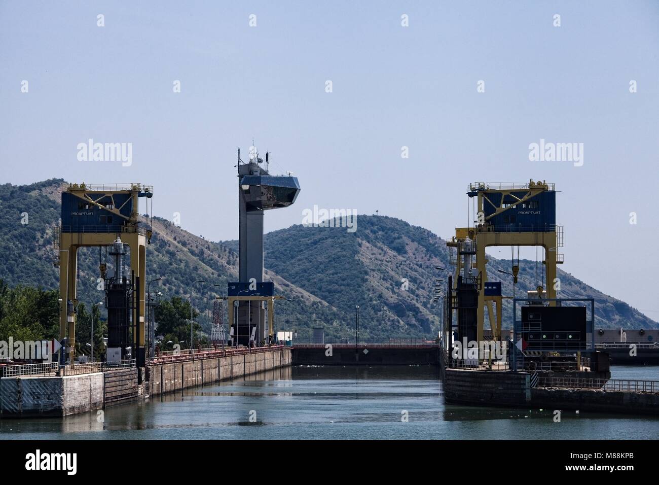 Dam gates hi-res stock photography and images - Alamy