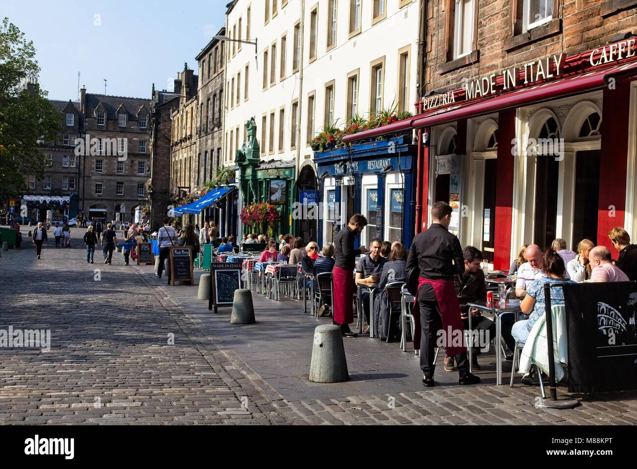 CAFE CULTURE IN EDINBURGH SCOTLAND Stock Photo - Alamy
