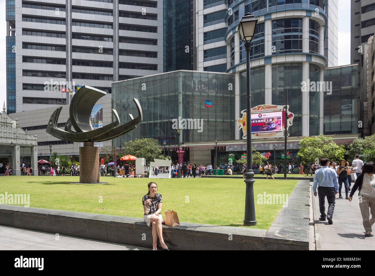Centre square of Raffles Place, Downtown Core, Central Area, Singapore ...
