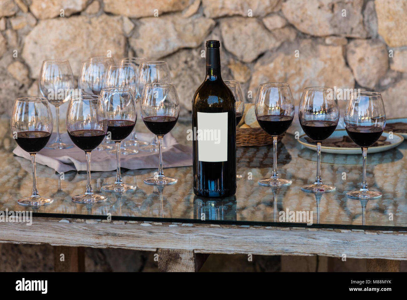 Copas con vino hi-res stock photography and images - Alamy