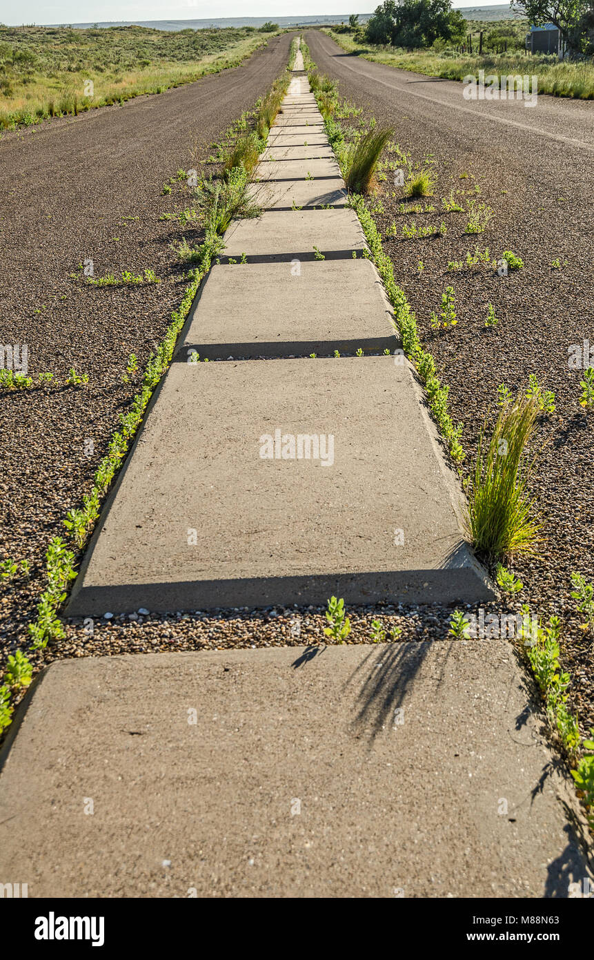Road divider concrete hi-res stock photography and images - Alamy