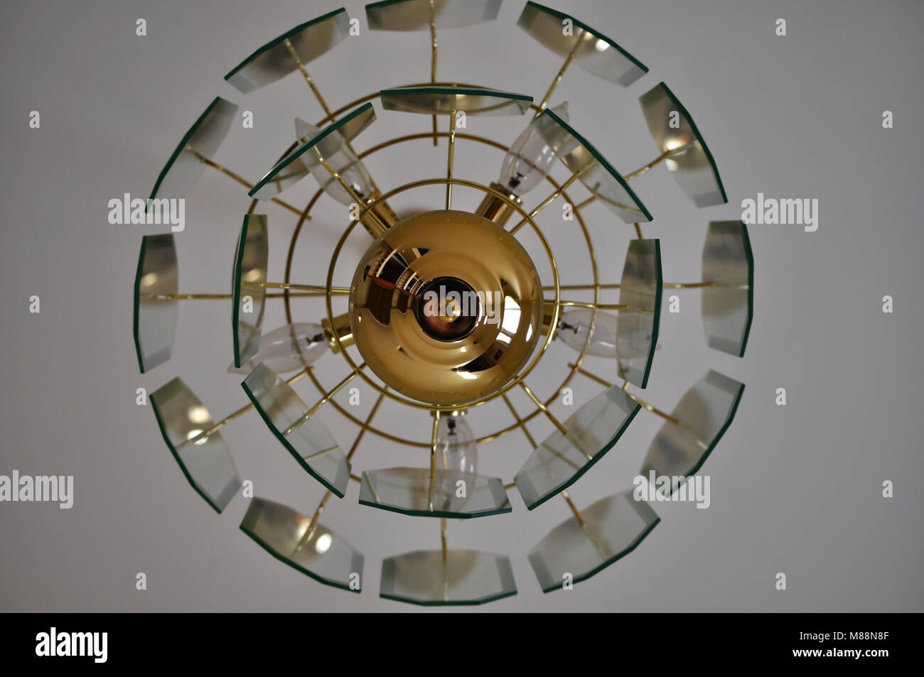 Lights hanging off the ceiling hi-res stock photography and images - Alamy