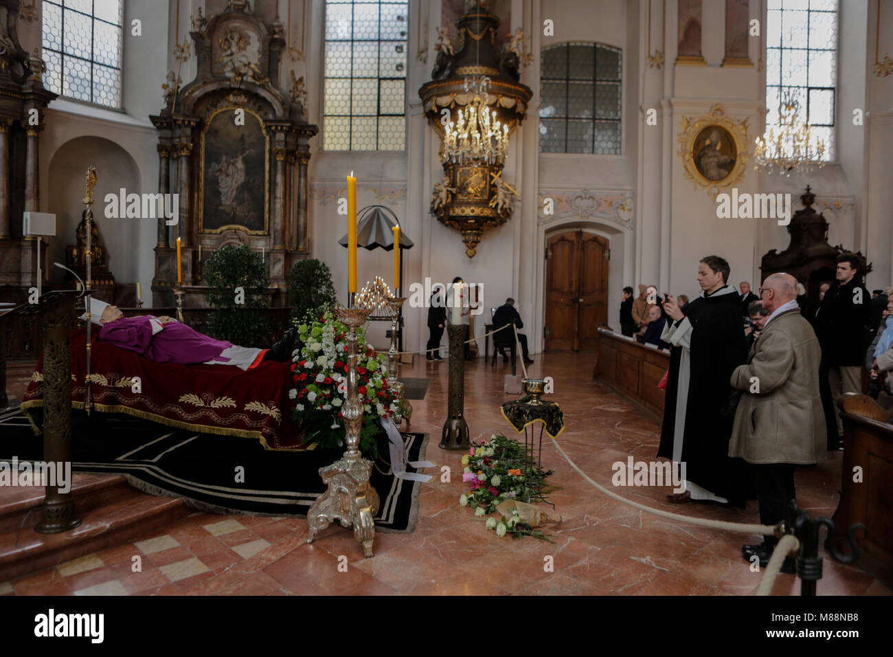 Mainz, Germany. 15th Mar, 2018. A Dominican friar file past the body of ...