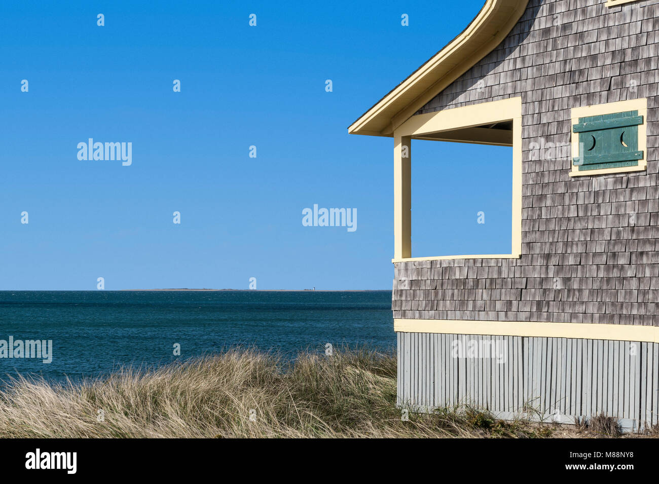 Waterfront beach cottage, Cape Cod, Massachusetts, USA Stock Photo - Alamy