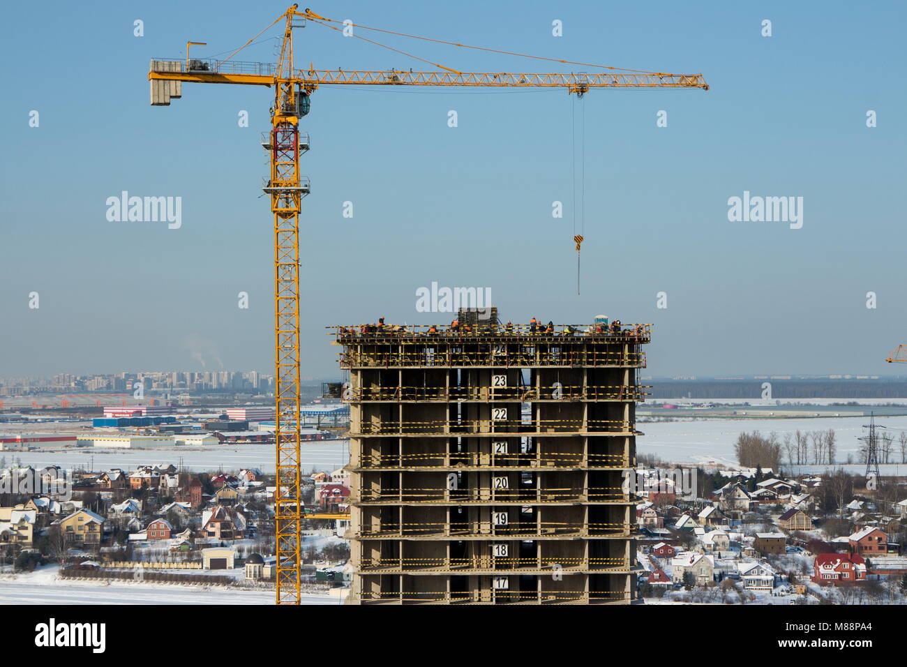 Skyscraper crane hi-res stock photography and images - Alamy