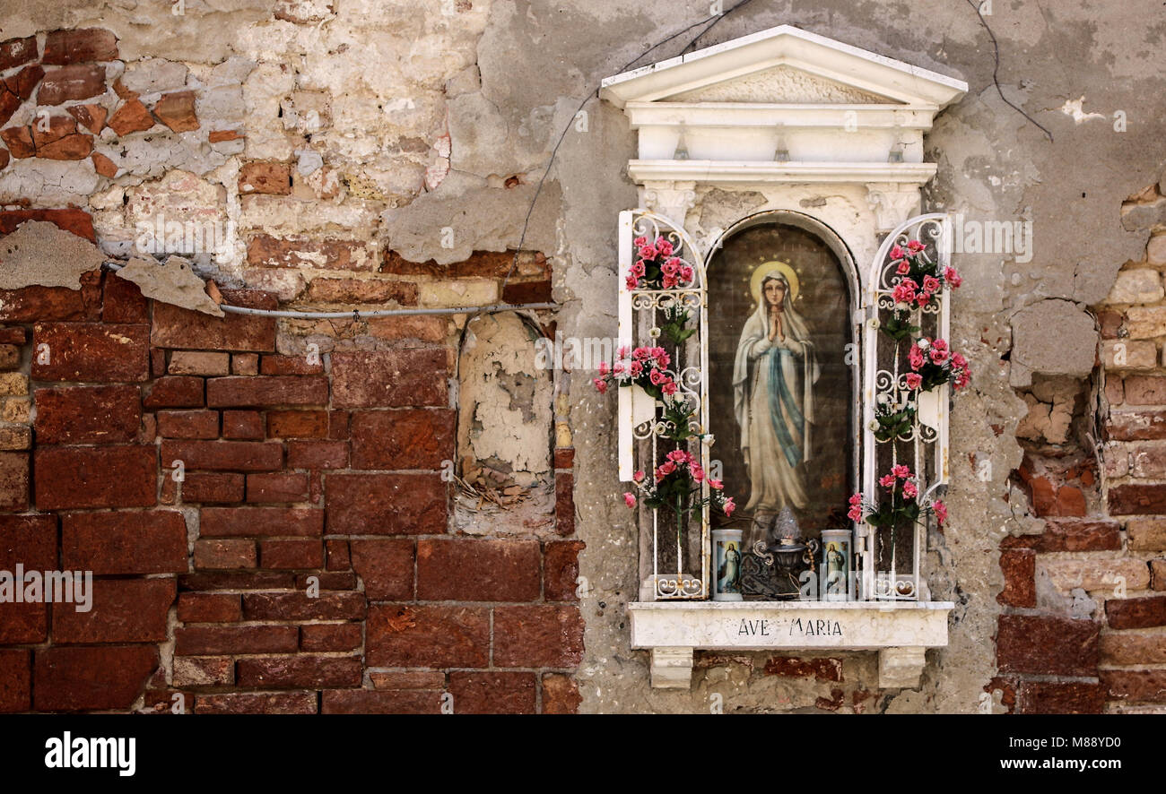 Wall shrine hi-res stock photography and images - Alamy