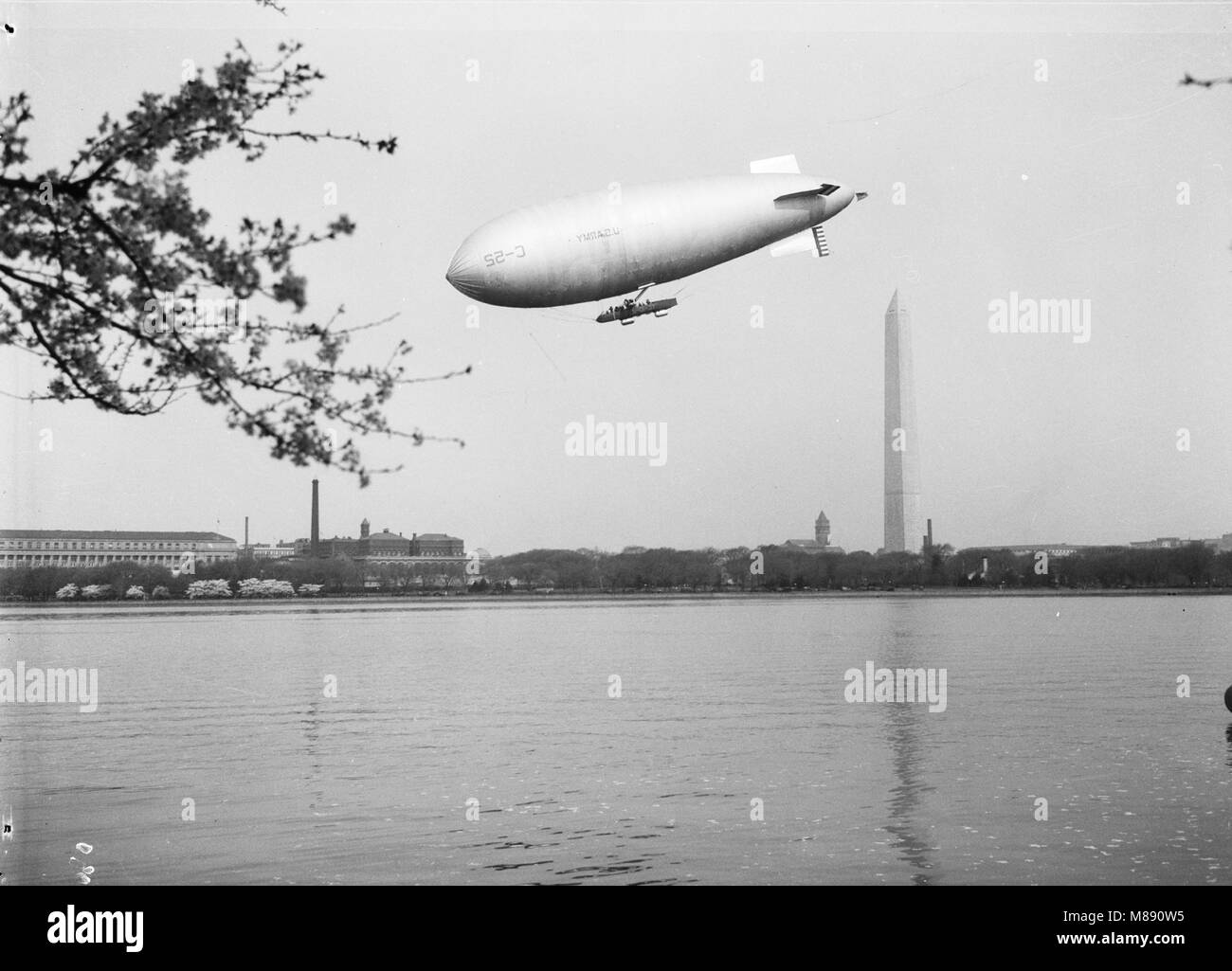 Zepplin hi-res stock photography and images - Alamy