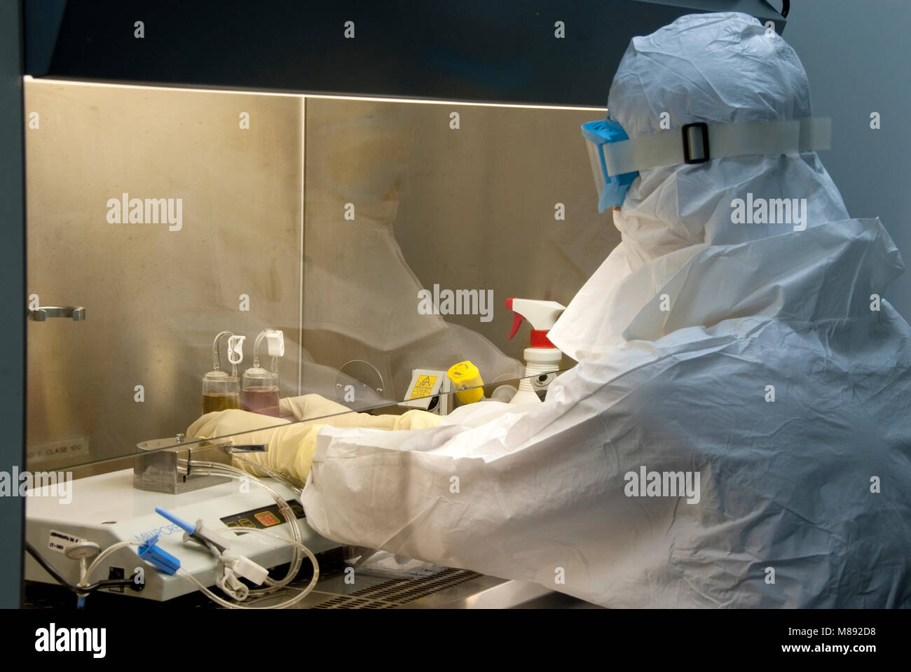 Pathogen laboratory hi-res stock photography and images - Alamy