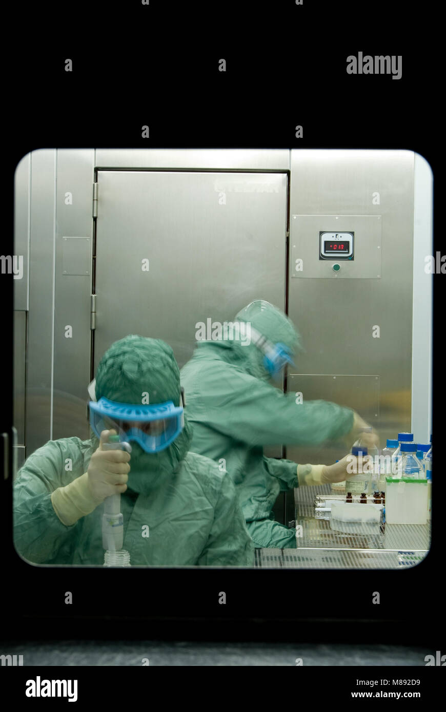 Pathogen laboratory hi-res stock photography and images - Alamy