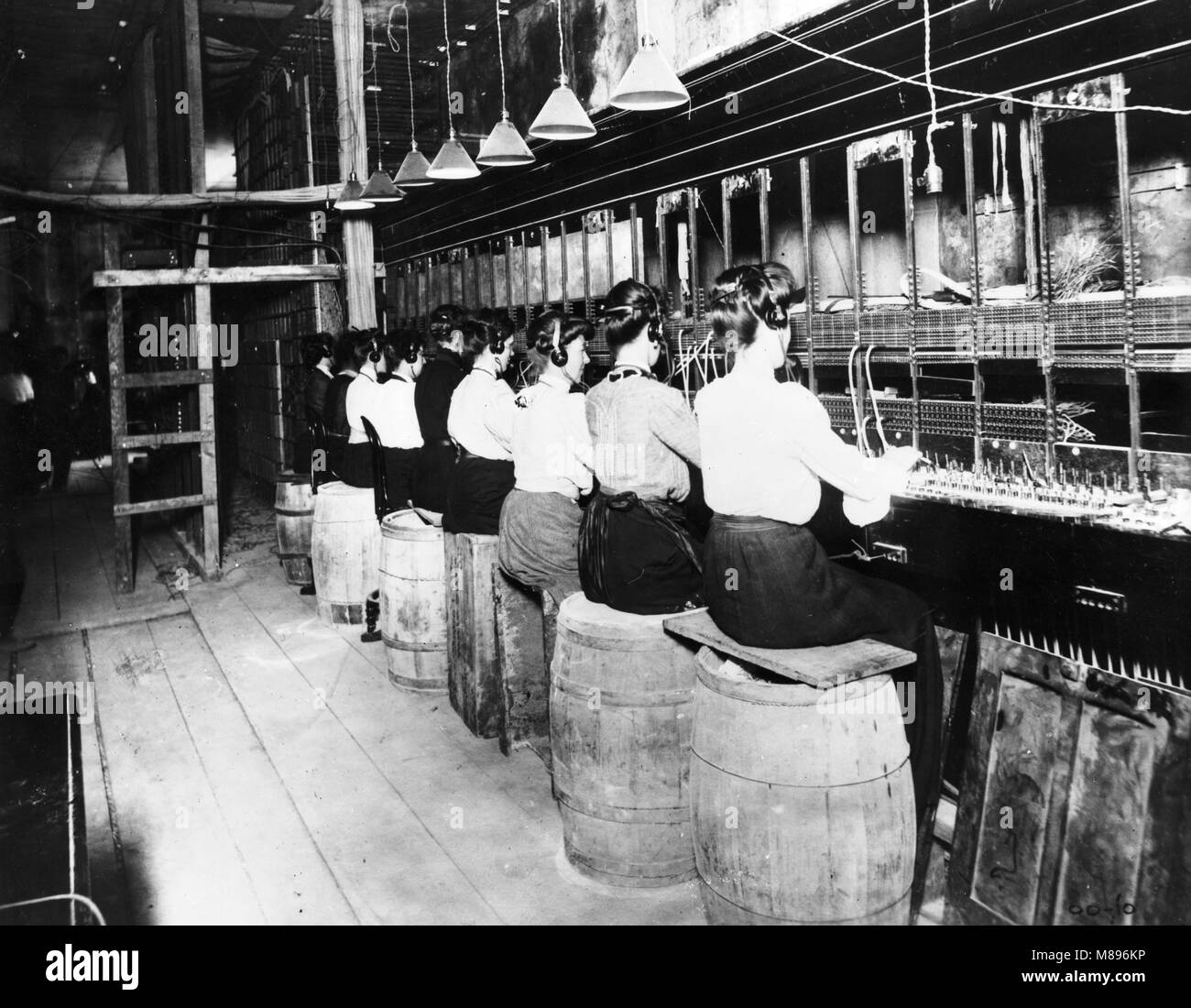 Telephone switchboard operators hi-res stock photography and images - Alamy