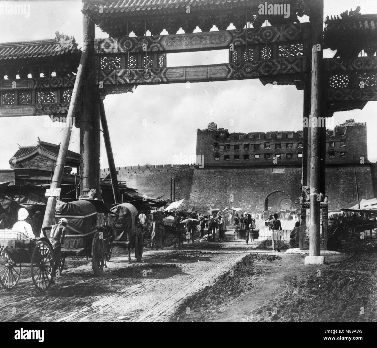 Memorial arch Black and White Stock Photos & Images - Alamy