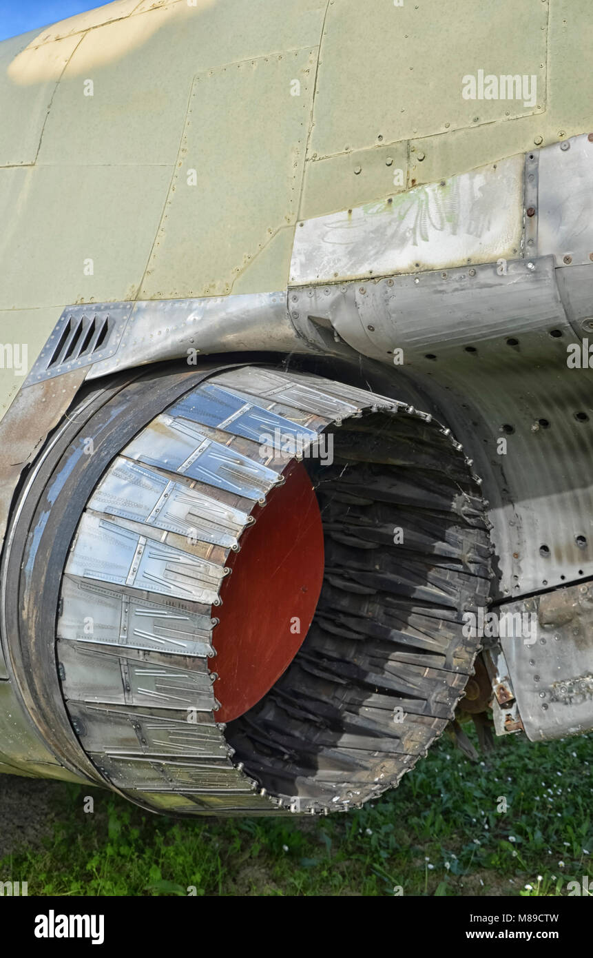 F 4 phantom engine hi-res stock photography and images - Alamy