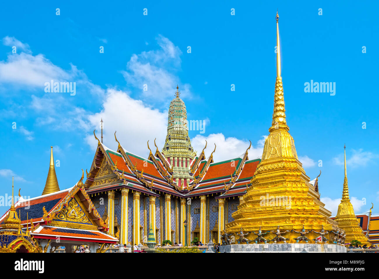 The Bangkok Wat Phra Kaew and Grand Palace complex. Bangkok, Thailandia ...