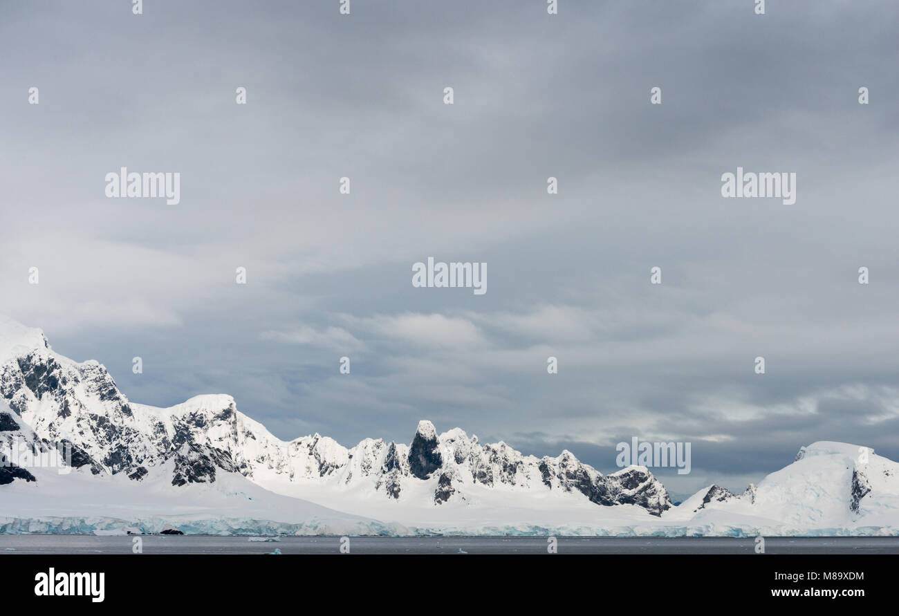 A beautiful snowy landscape in a fantastic scene from Antarctica Stock ...