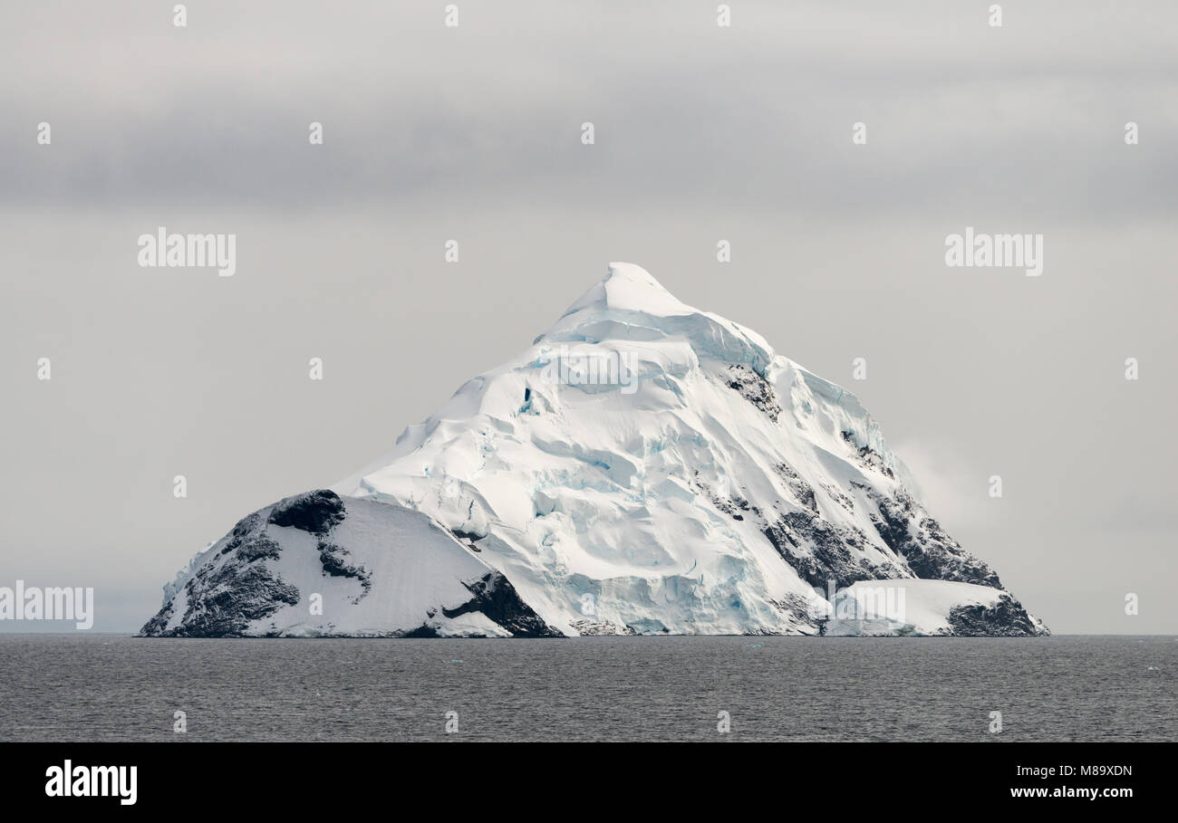 A beautiful snowy landscape in a fantastic scene from Antarctica Stock ...