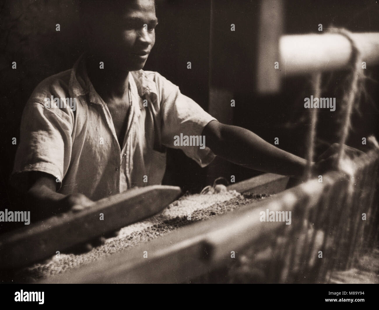 1940s East Africa - hand loom and weaver at work Stock Photo - Alamy
