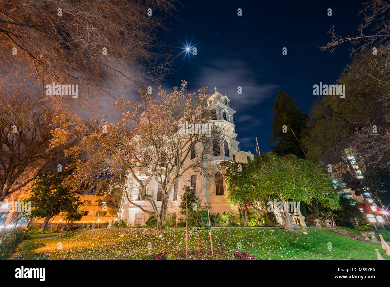 Exterior night view of the beautiful Mansion Court at Sacramento Stock ...