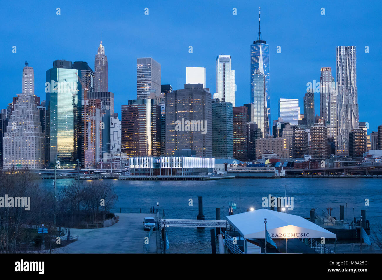 Manhattan skyline from dumbo brooklyn hi-res stock photography and ...