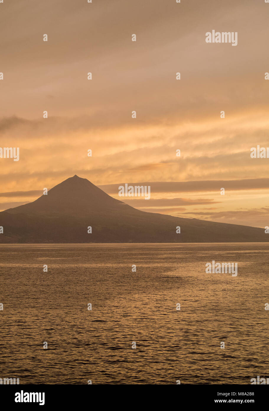 Ponta do pico volcano hi-res stock photography and images - Alamy