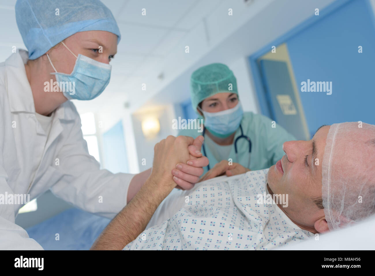 patient speaking with surgeon after operation Stock Photo - Alamy