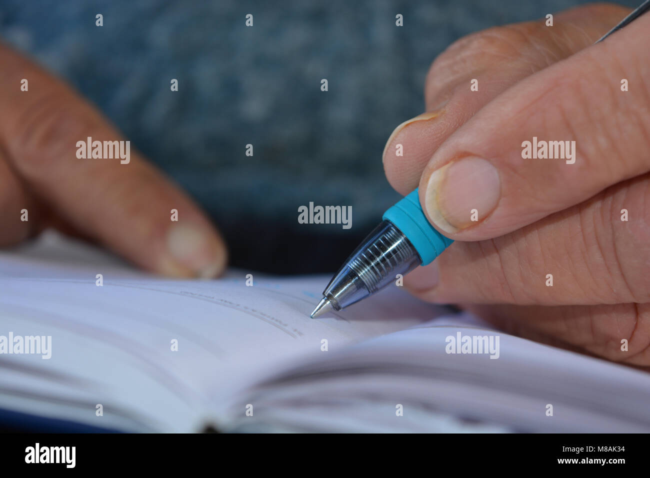 Left handed writing hi-res stock photography and images - Alamy