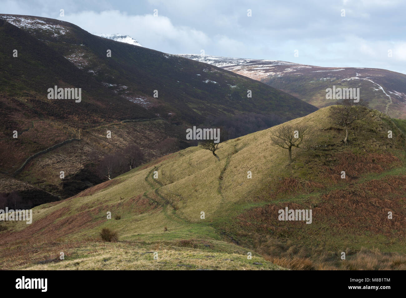Woodlands Valley and snow-covered Fairbrook Naze of Kinder Scout, Peak ...