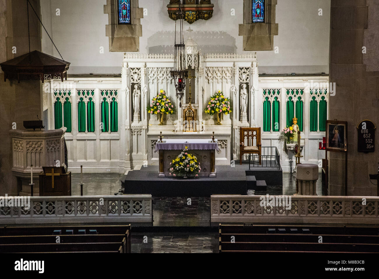 Architectural interior of Catholic Church Stock Photo - Alamy