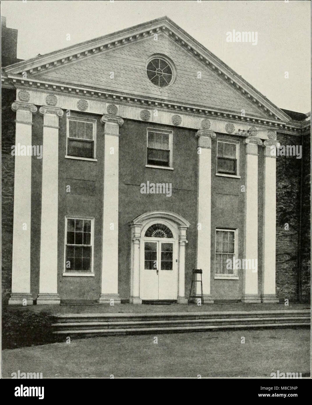 This book explores the domestic architecture of the American colonies ...