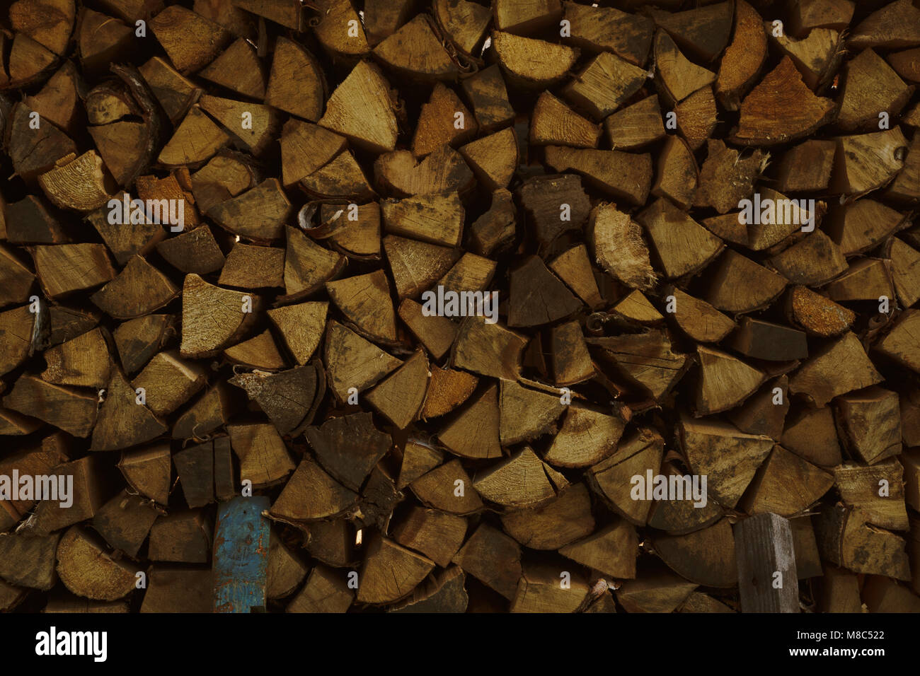 chopped logs for winter fire Stock Photo - Alamy