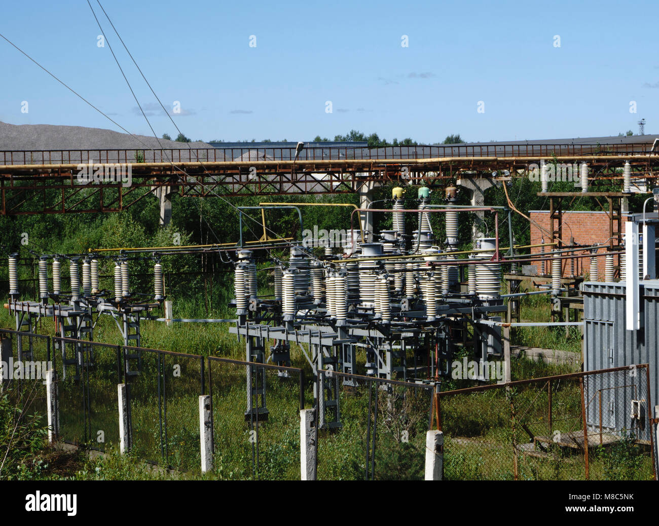 high-voltage power lines . electricity distribution station Stock Photo ...