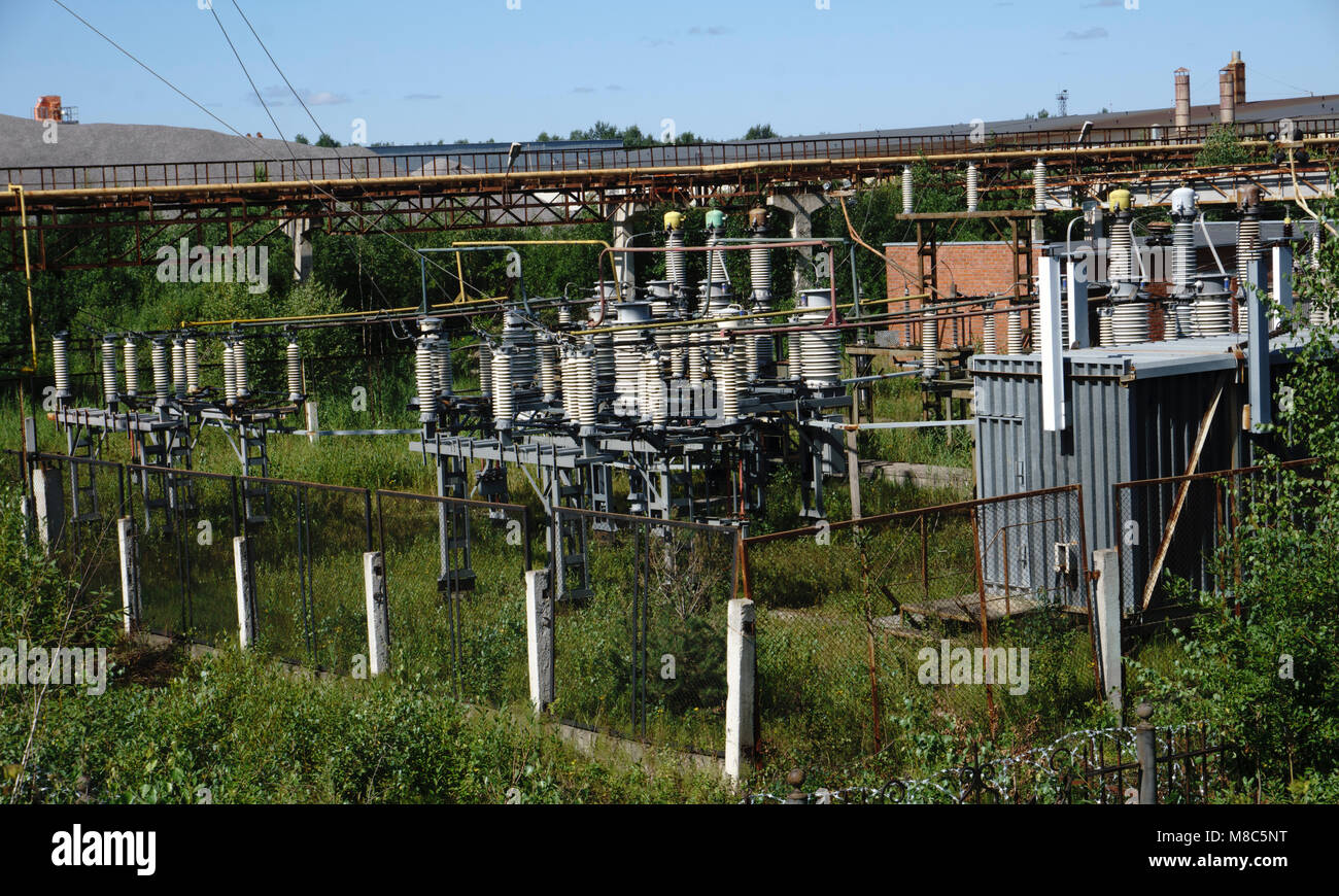 high-voltage power lines . electricity distribution station Stock Photo ...