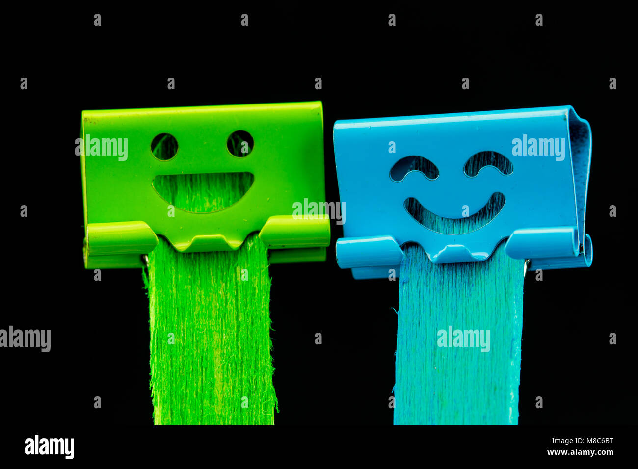 Close up of two paper clips hi-res stock photography and images - Alamy