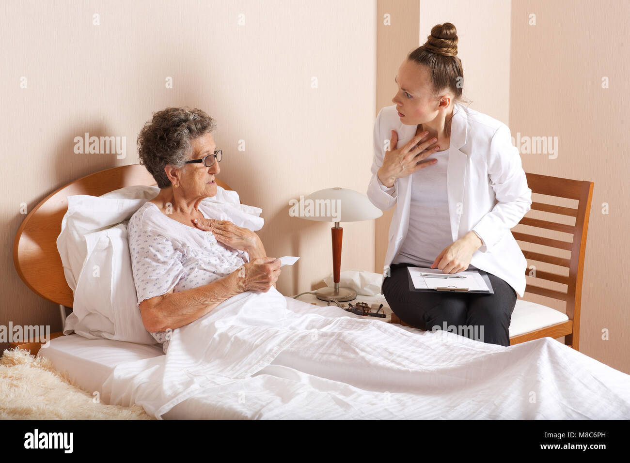 Old woman with senior social work assistant Stock Photo - Alamy