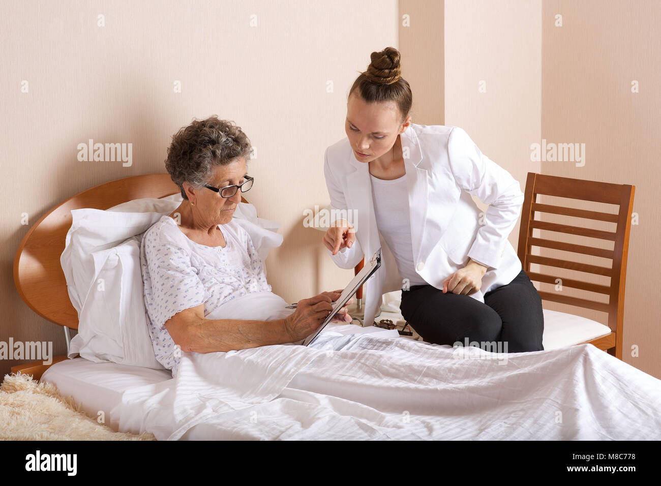 Old woman with senior social work assistant Stock Photo - Alamy