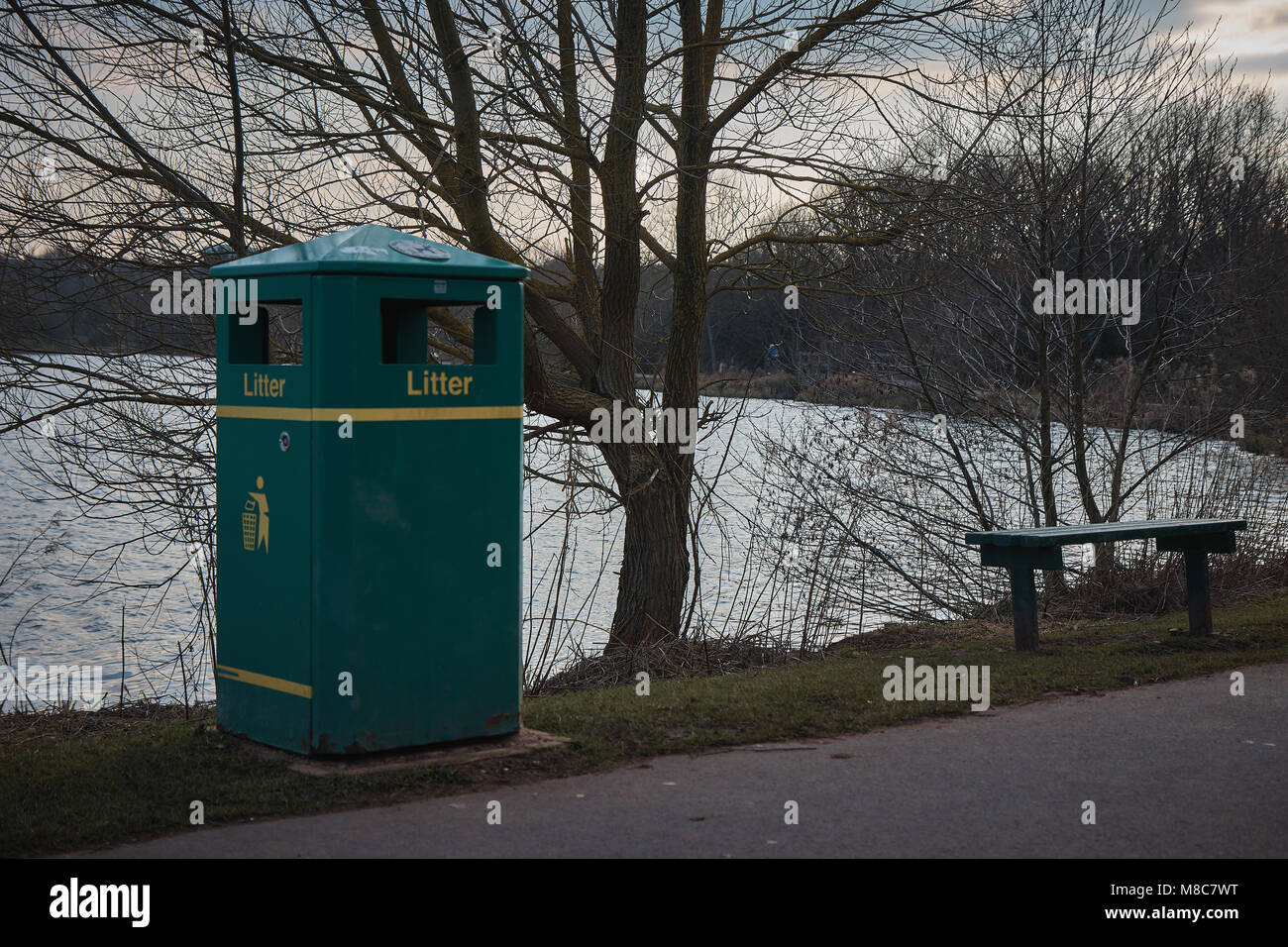 The litter bin in public park and litter around Stock Photo - Alamy