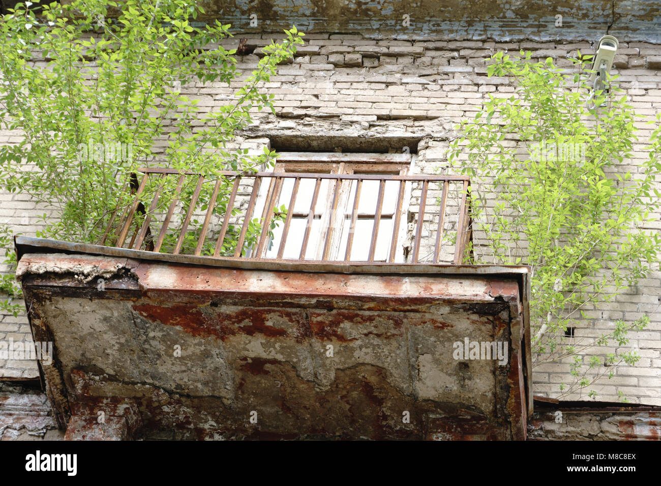 settled crumbling buildings with broken Windows Stock Photo - Alamy