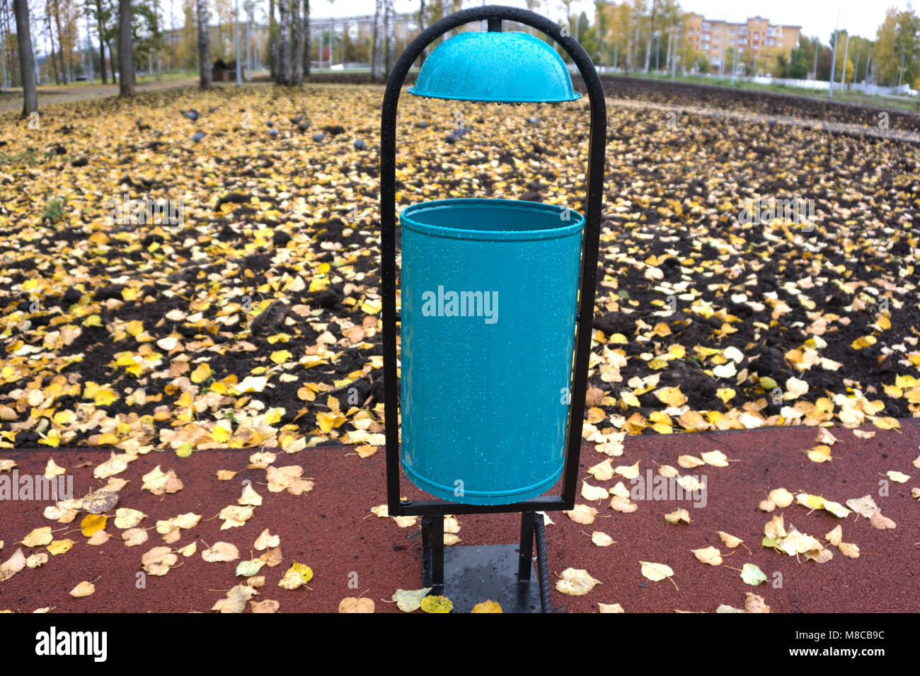Old style dustbin hi-res stock photography and images - Alamy